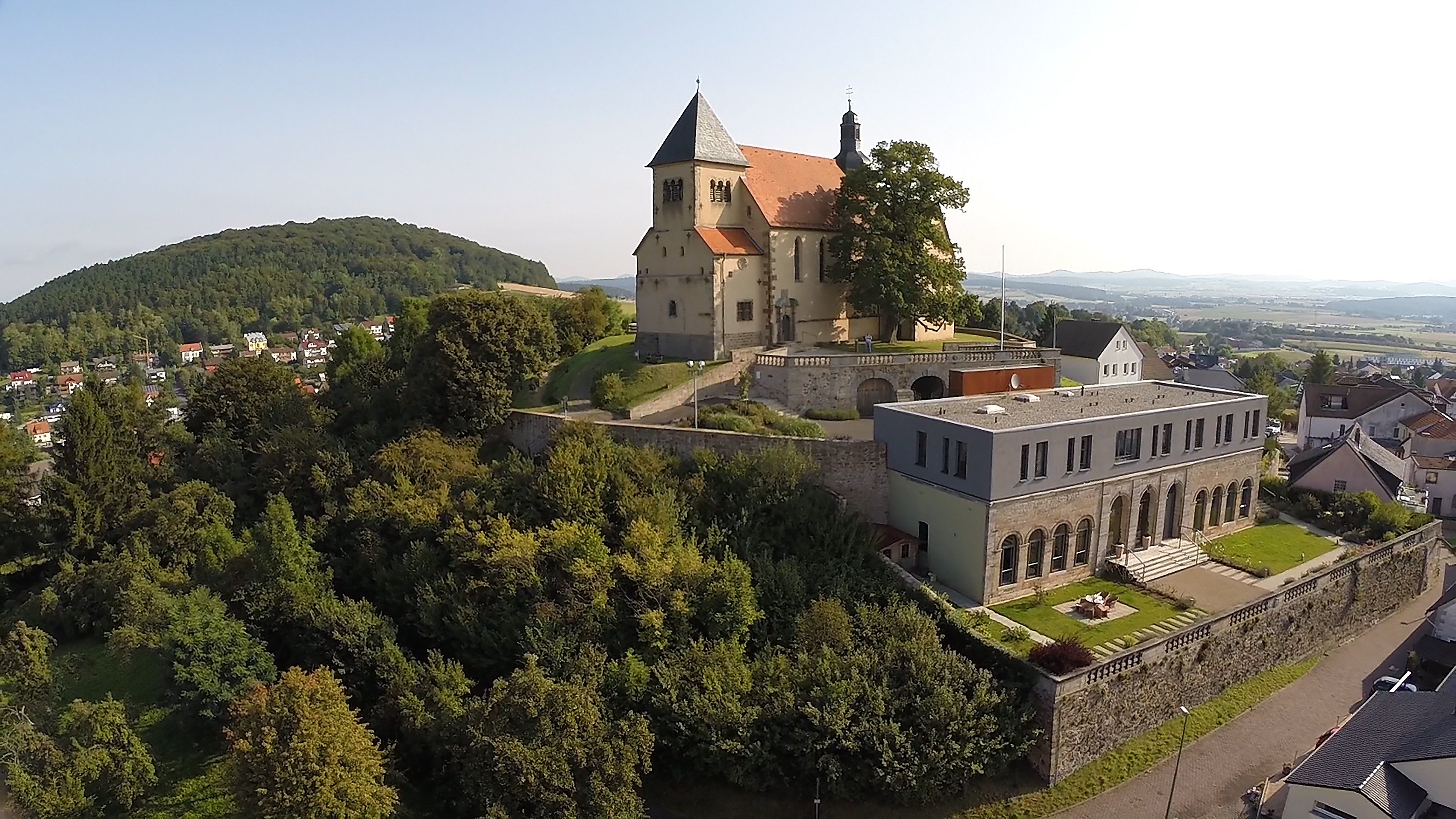 Grabeskirche der hl. Lioba - rhönführer.de